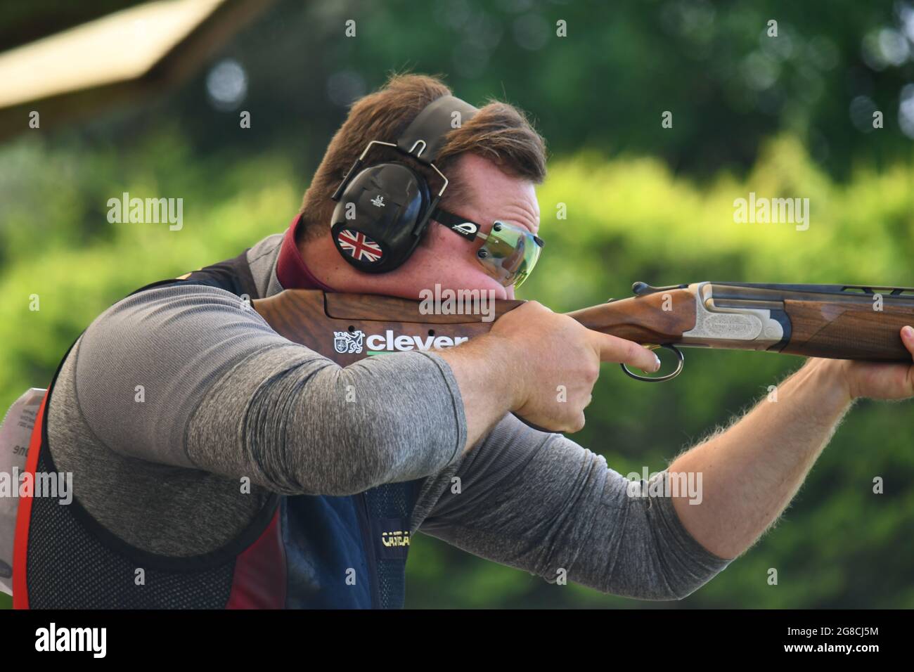 Competitive clay shooting hi-res stock photography and images - Alamy