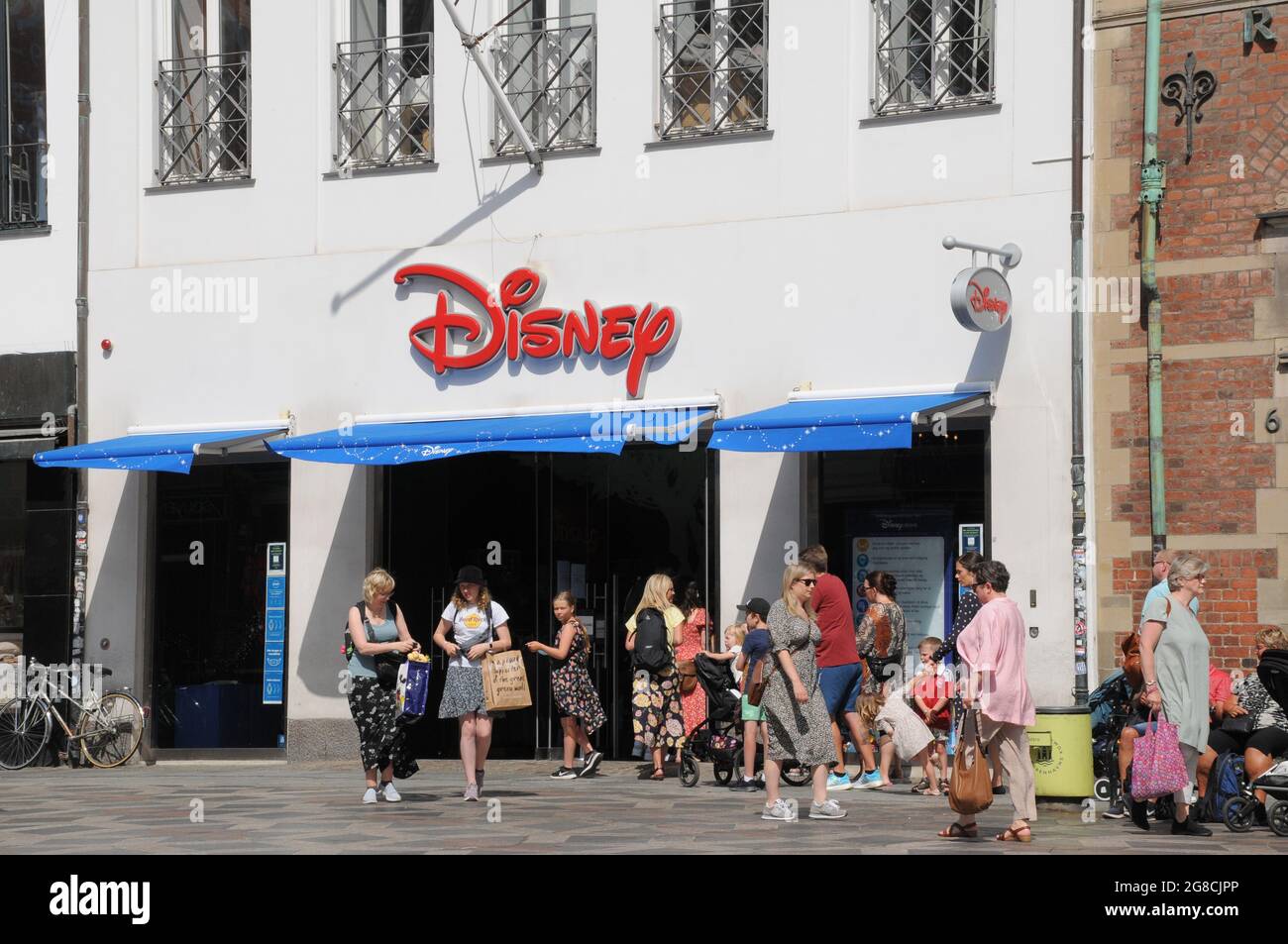 Disney store line hi-res stock photography and images - Alamy