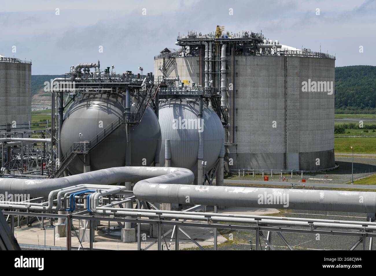 Lng Storage Tanks High Resolution Stock Photography and Images - Alamy
