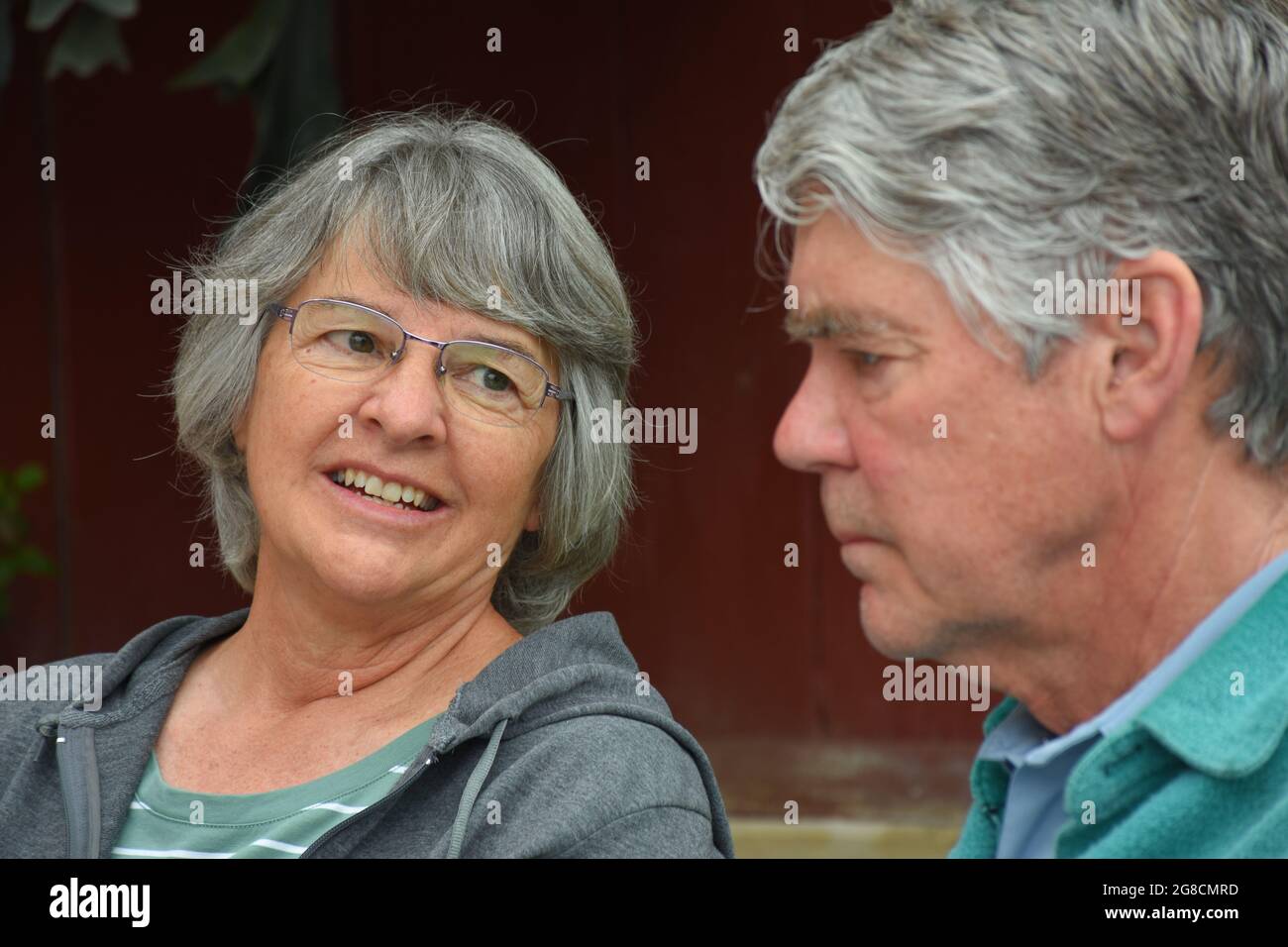 Man explaining something to a woman hi-res stock photography and images ...