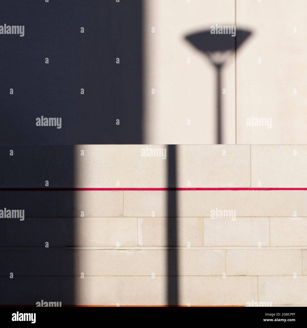 Minimal modern red building hi-res stock photography and images - Alamy