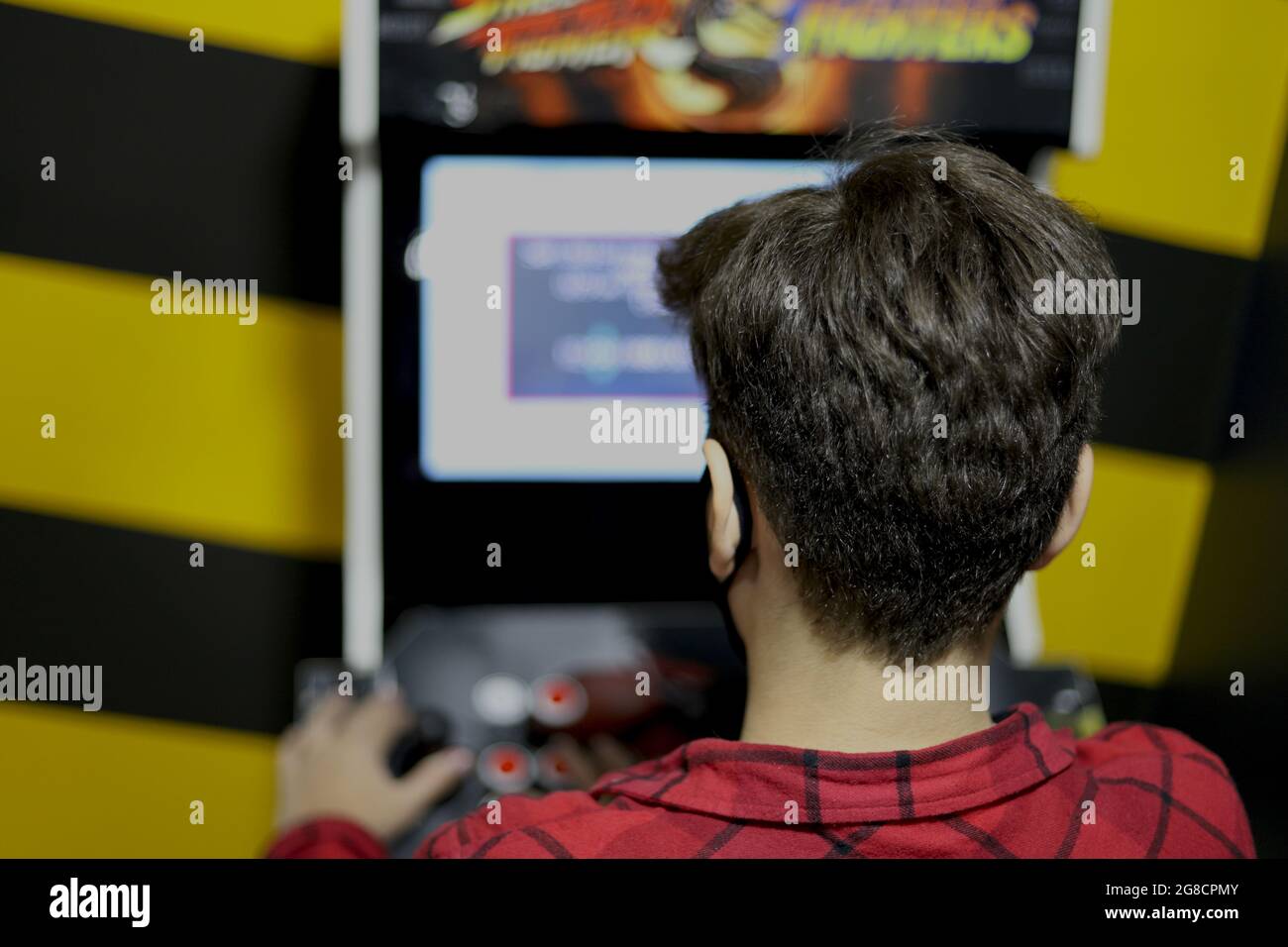 boy playing arcade Stock Photo - Alamy