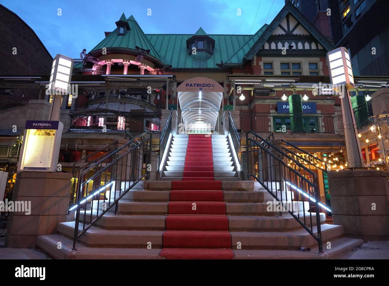 Old quebec city historical hi-res stock photography and images - Alamy