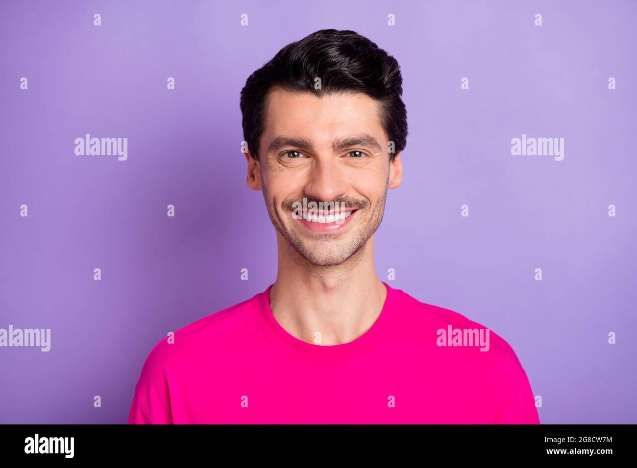 Photo of young handsome happy cheerful good mood positive man in pink t ...
