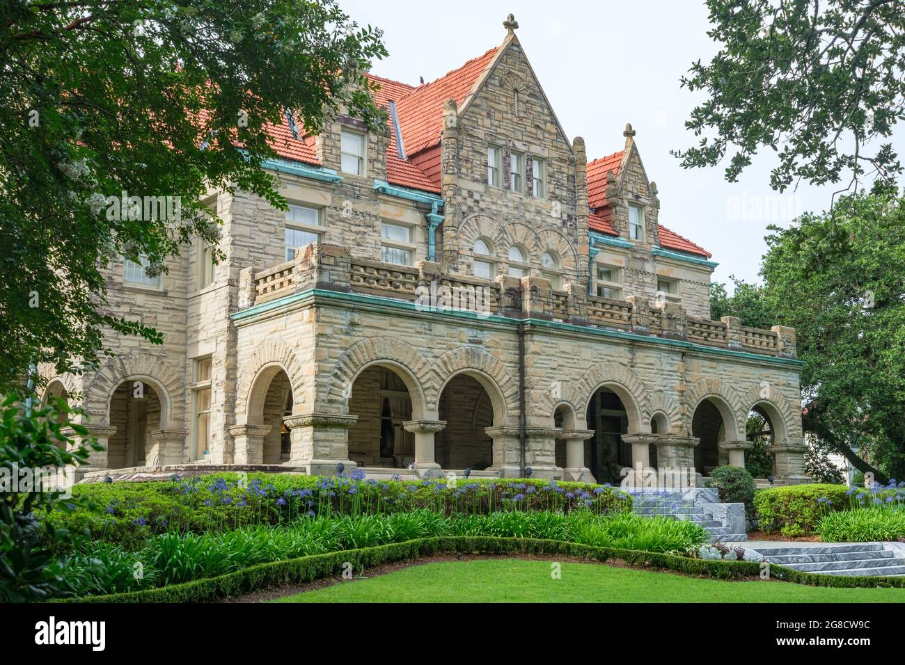 Romanesque mansion hi-res stock photography and images - Alamy