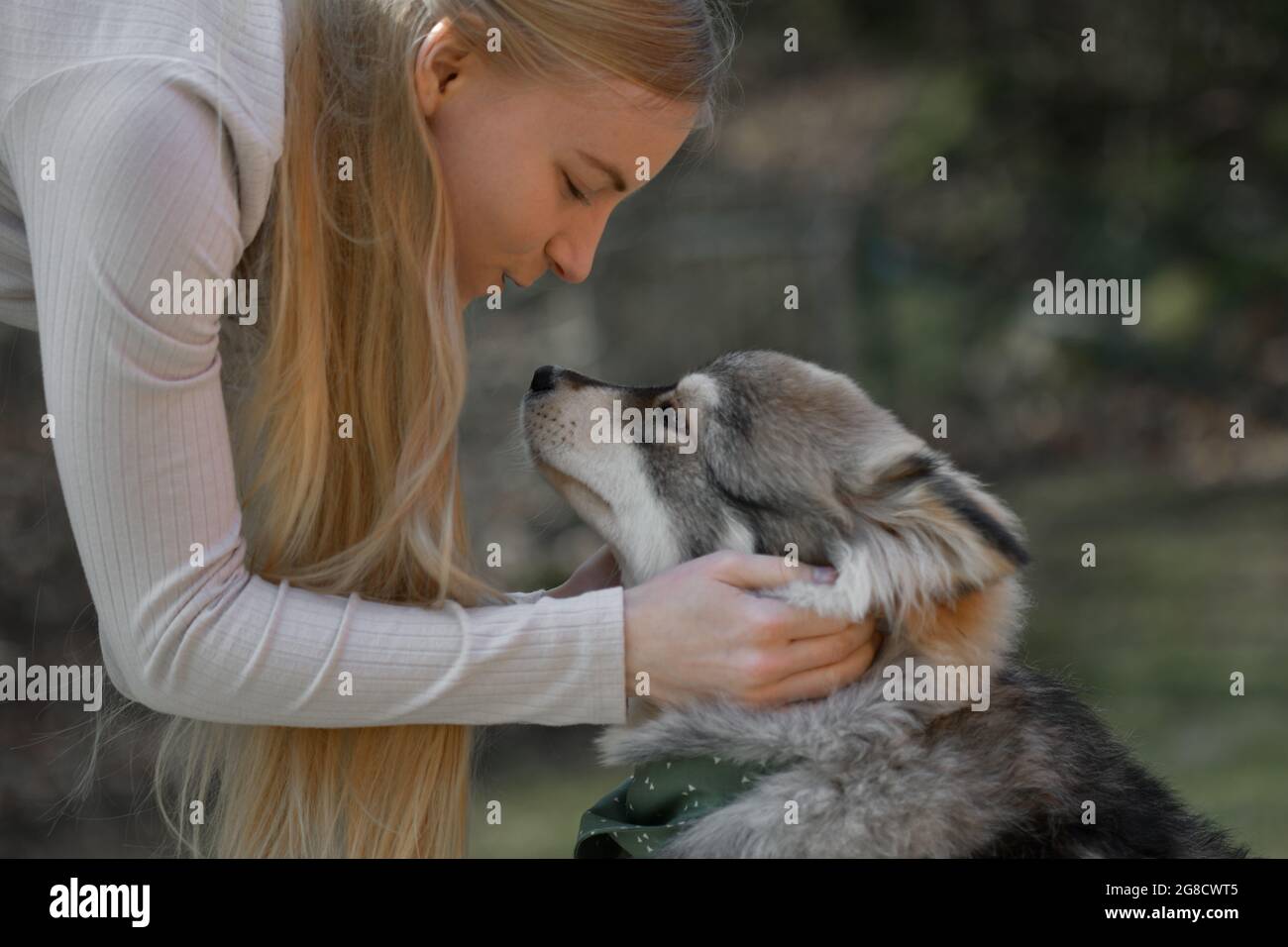 Attractive woman and dog cuddle hi-res stock photography and images - Alamy