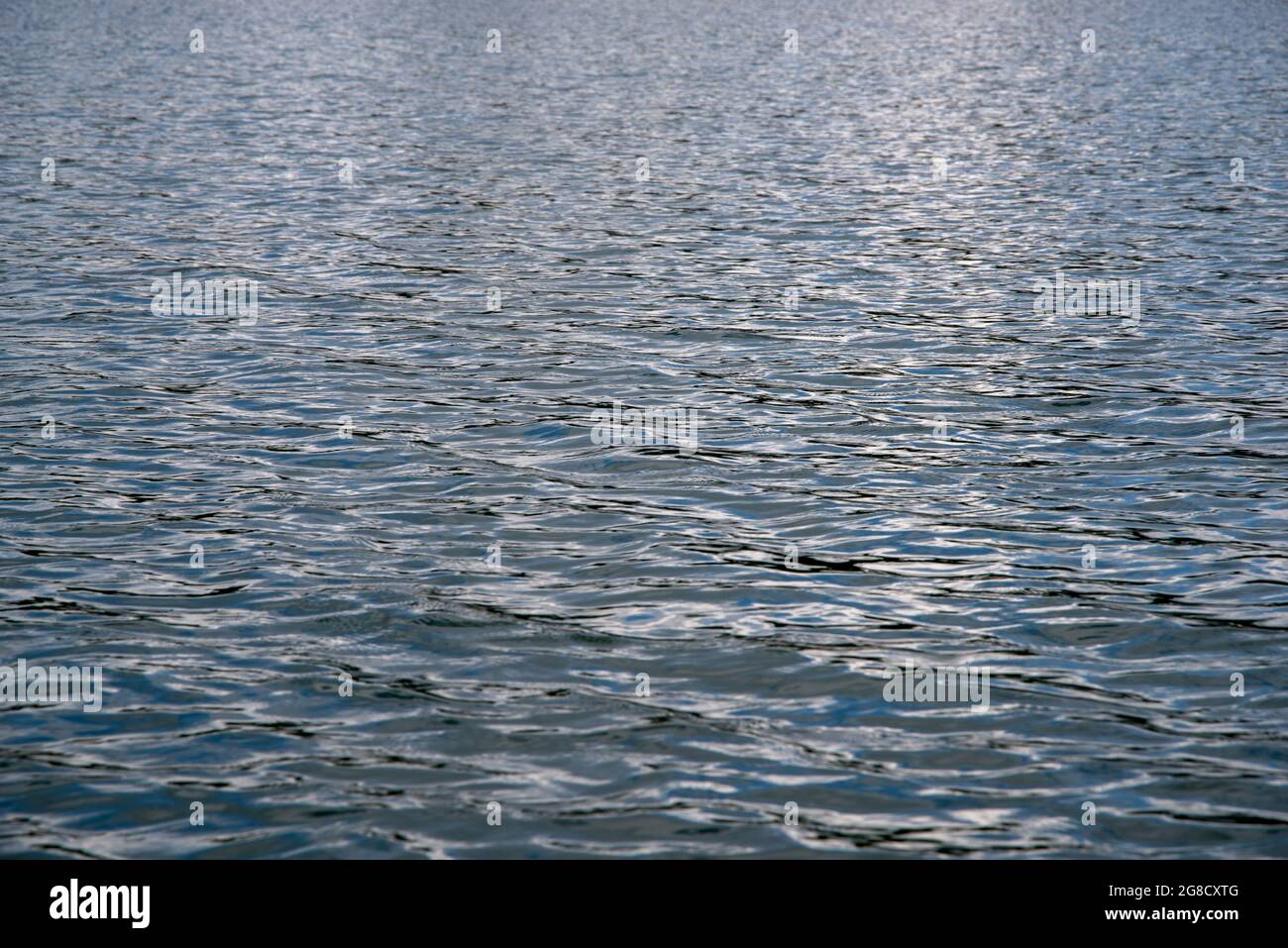 Beautiful diffused shimmer on a tranquil water surface with copy space ...