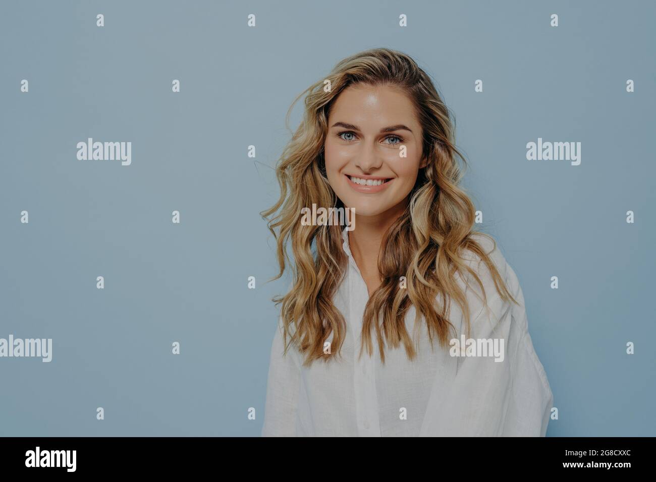 Wide smile hi-res stock photography and images - Alamy