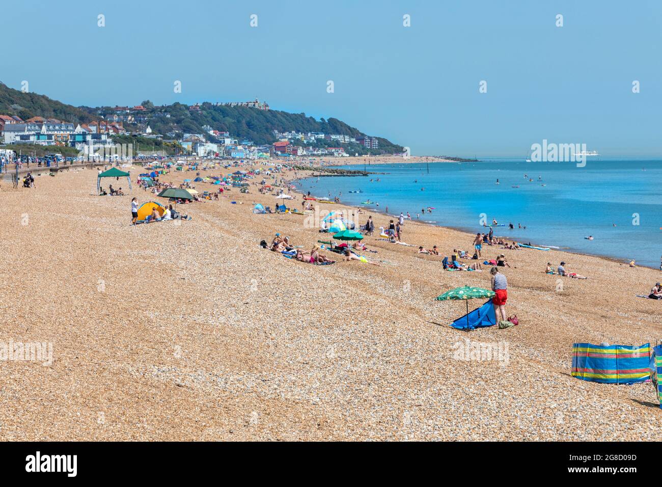 A crowded beach between Hythe and Sandgate in Kent, on the English ...