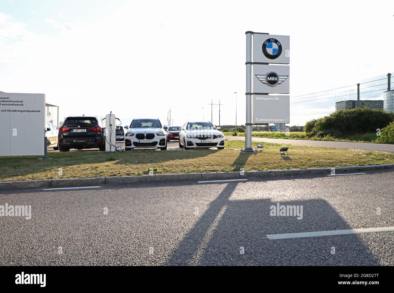 BMW logo at a BMW car dealership Stock Photo - Alamy