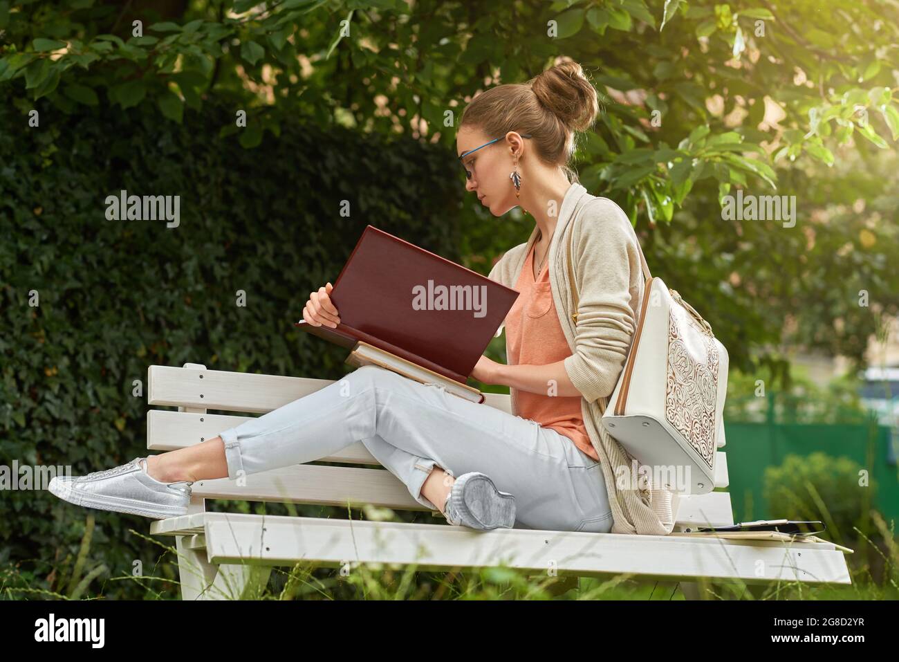 Girl walking reading a book hi-res stock photography and images - Alamy