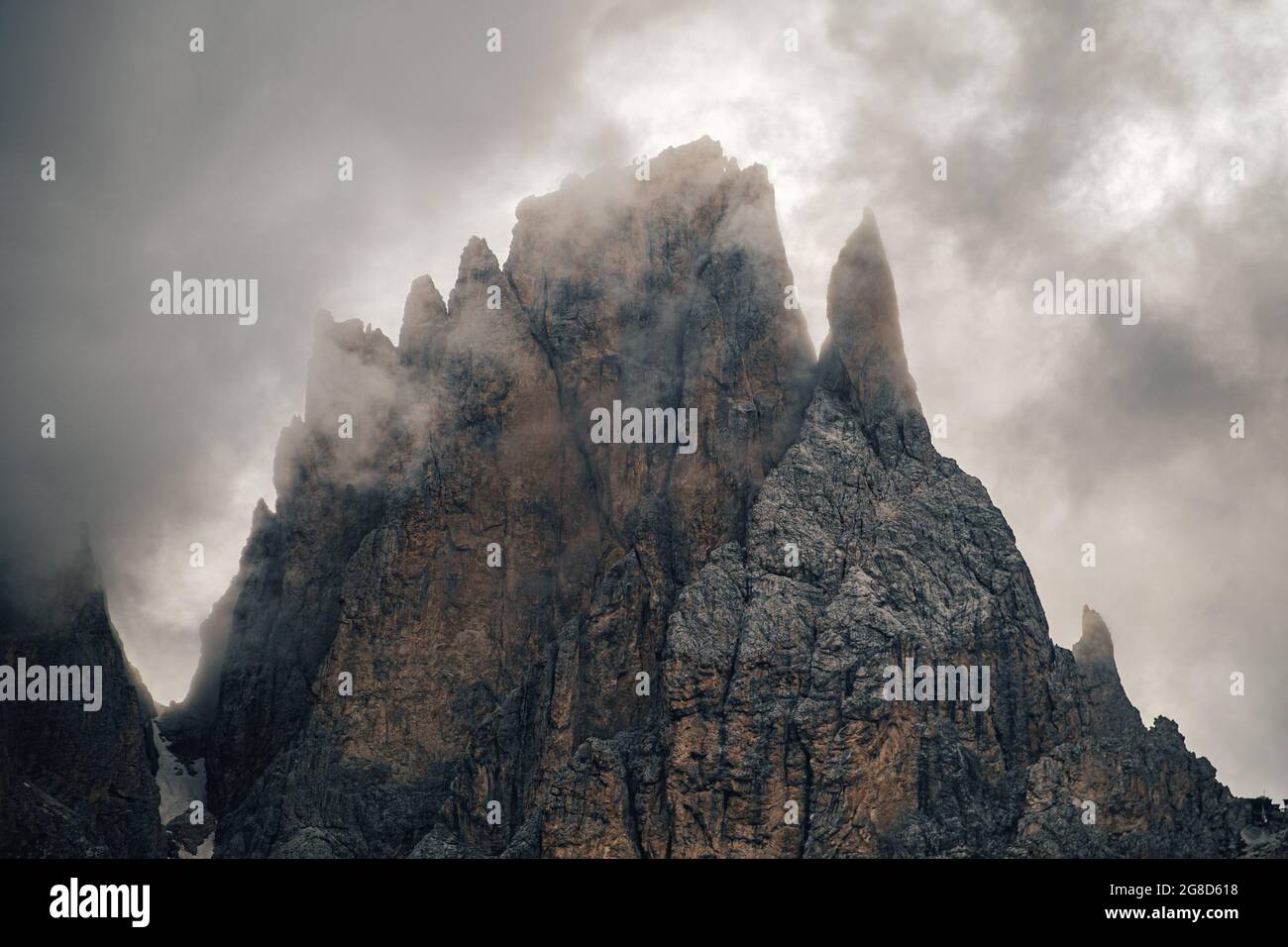 Rock walls dolomites italy hi-res stock photography and images - Alamy