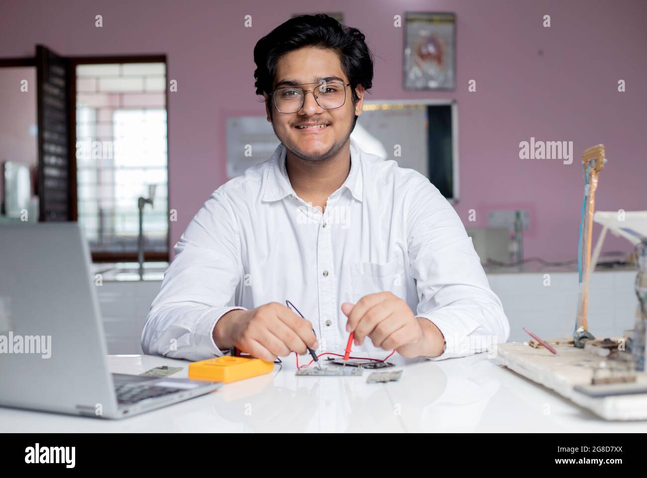 Experiment in lab hi-res stock photography and images - Alamy