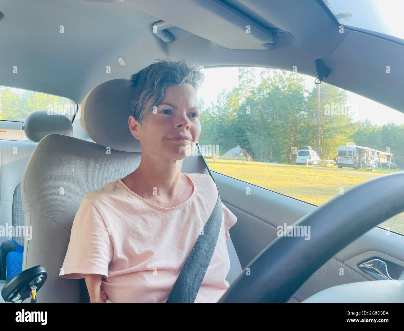 Armless Woman driving a Special Adapted Mercedes Benz Coupé with foot ...