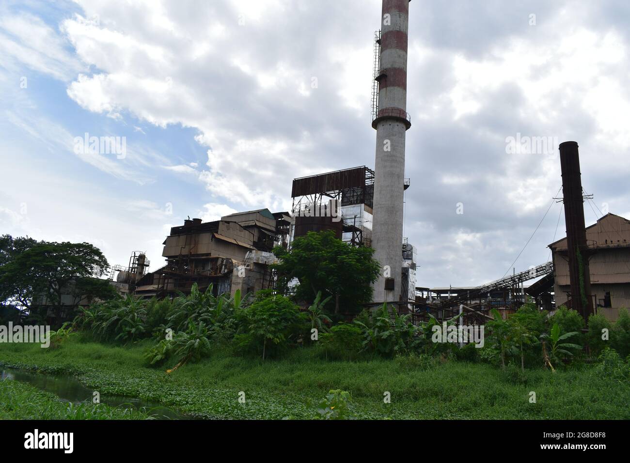 Factory employees exterior hi-res stock photography and images - Alamy