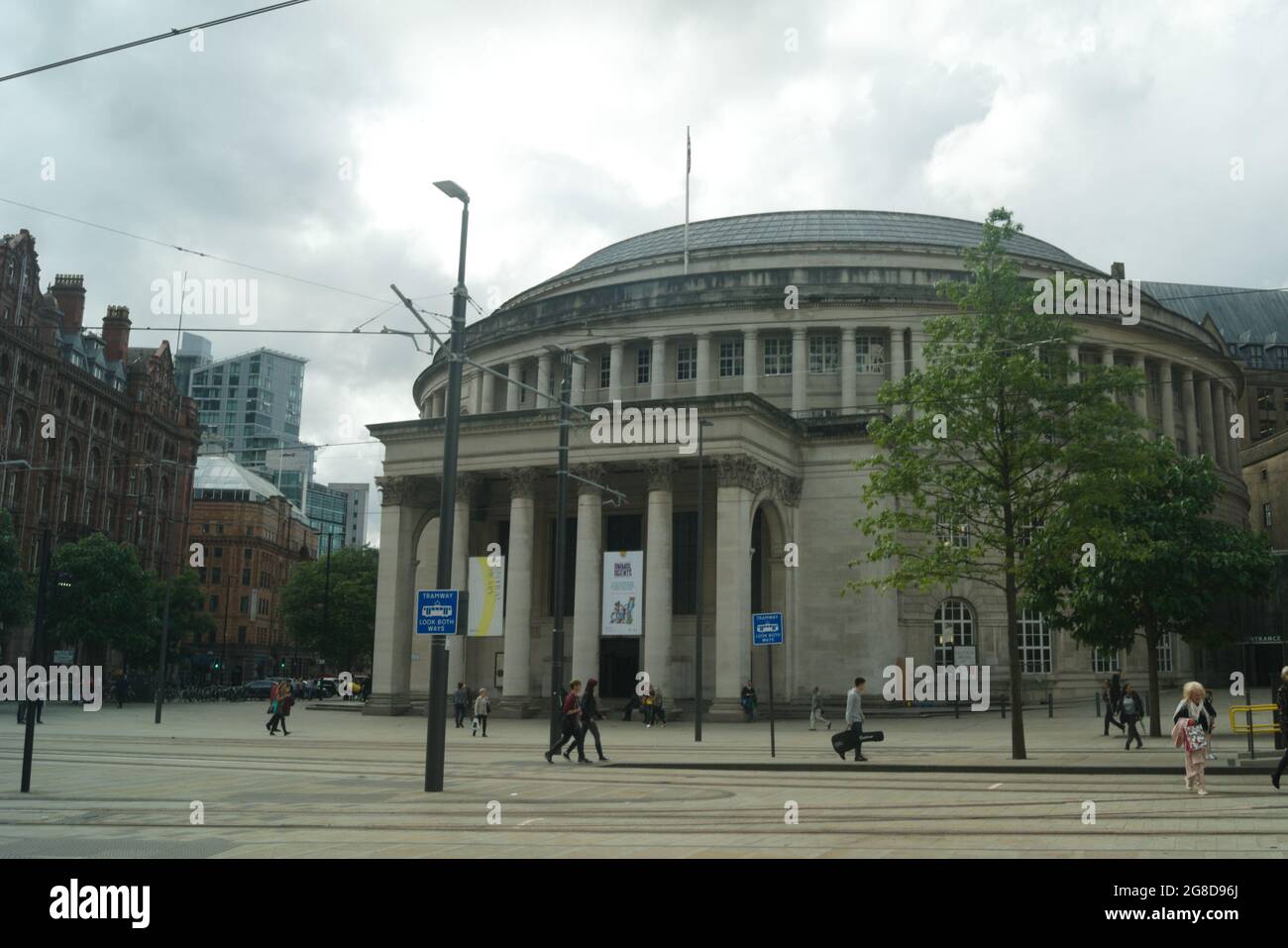 Manchester city centre library building hi-res stock photography and ...
