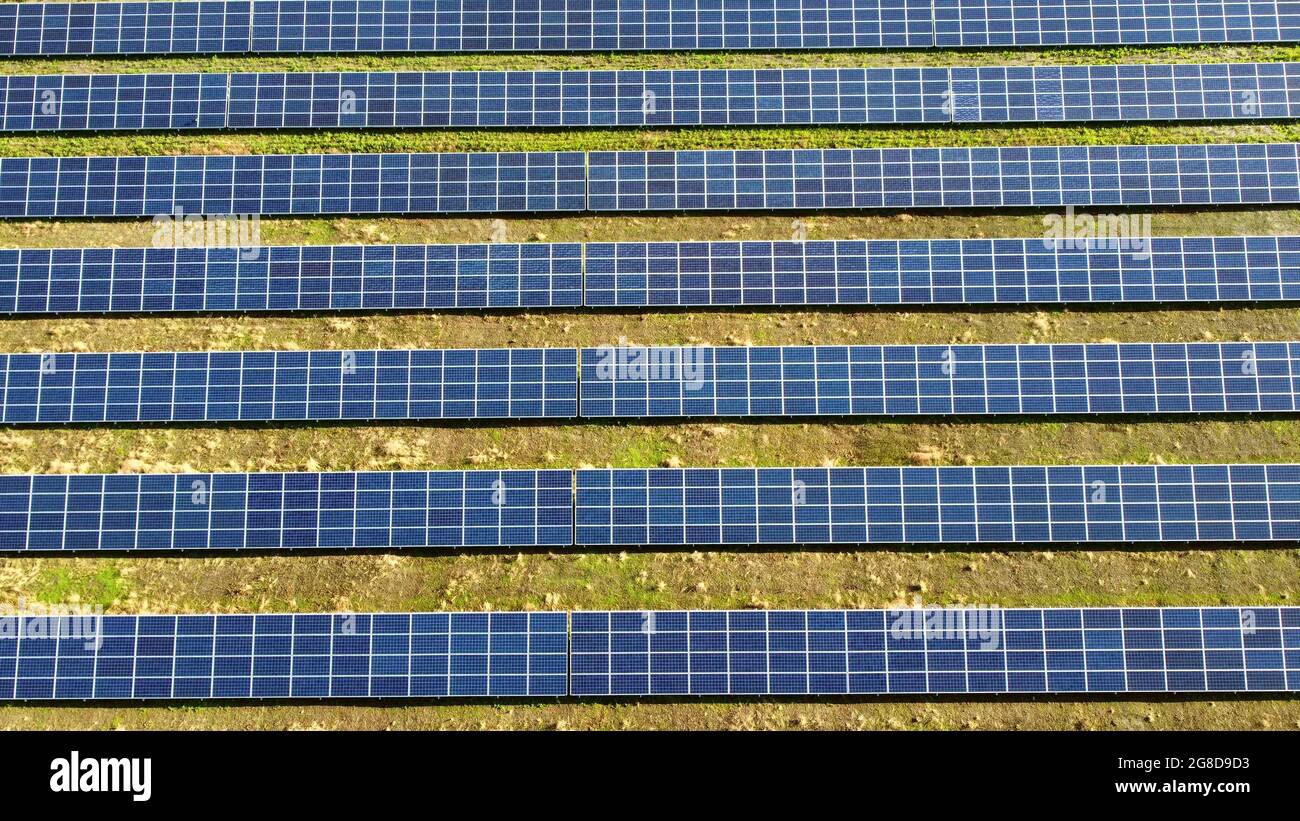 Drone flight over solar panels hi-res stock photography and images - Alamy