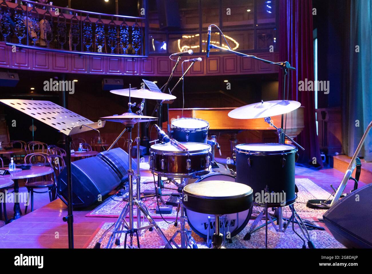 Drum cafe hi-res stock photography and images - Alamy