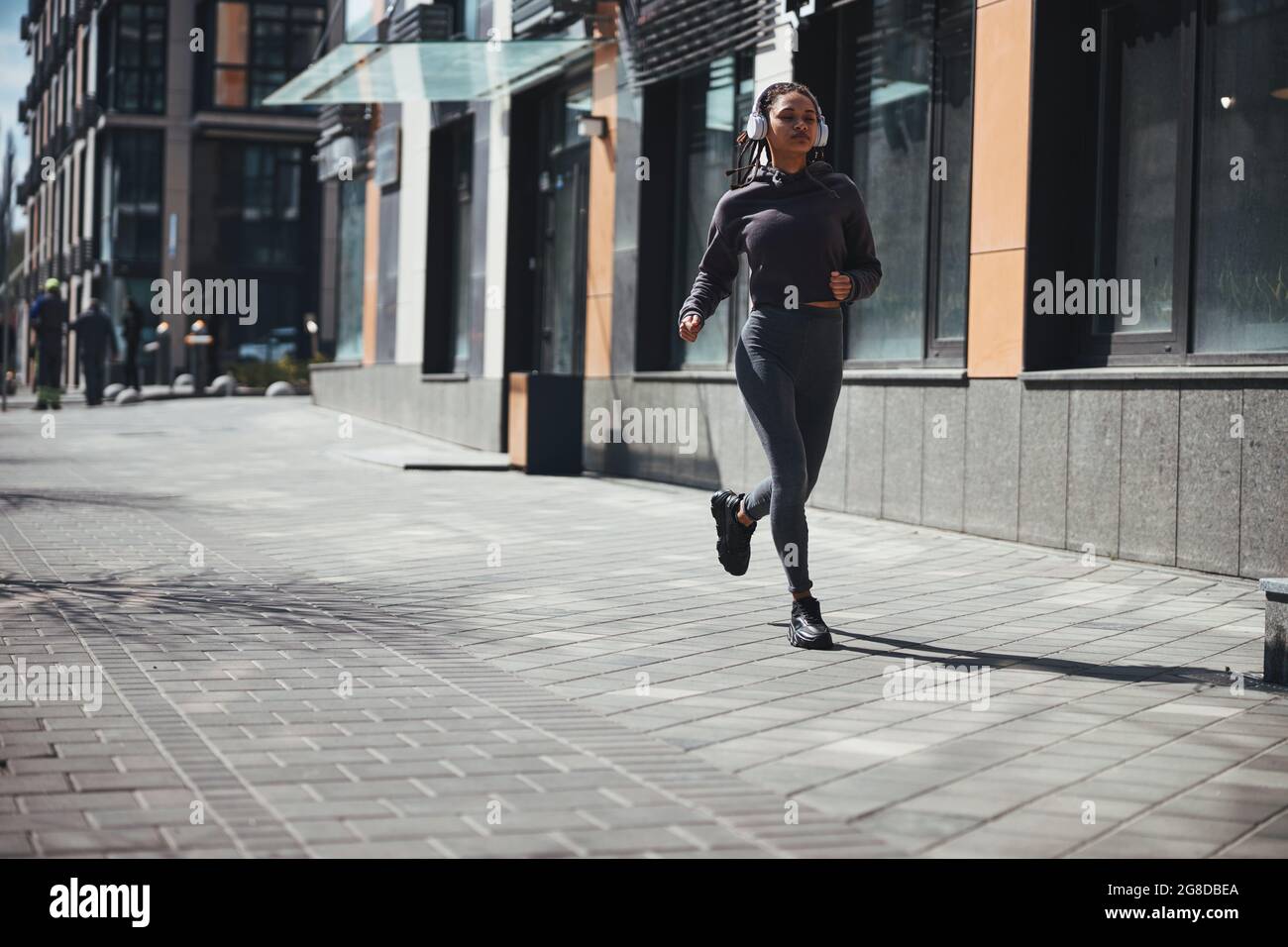 Beautiful sportswoman in activewear hi-res stock photography and images ...