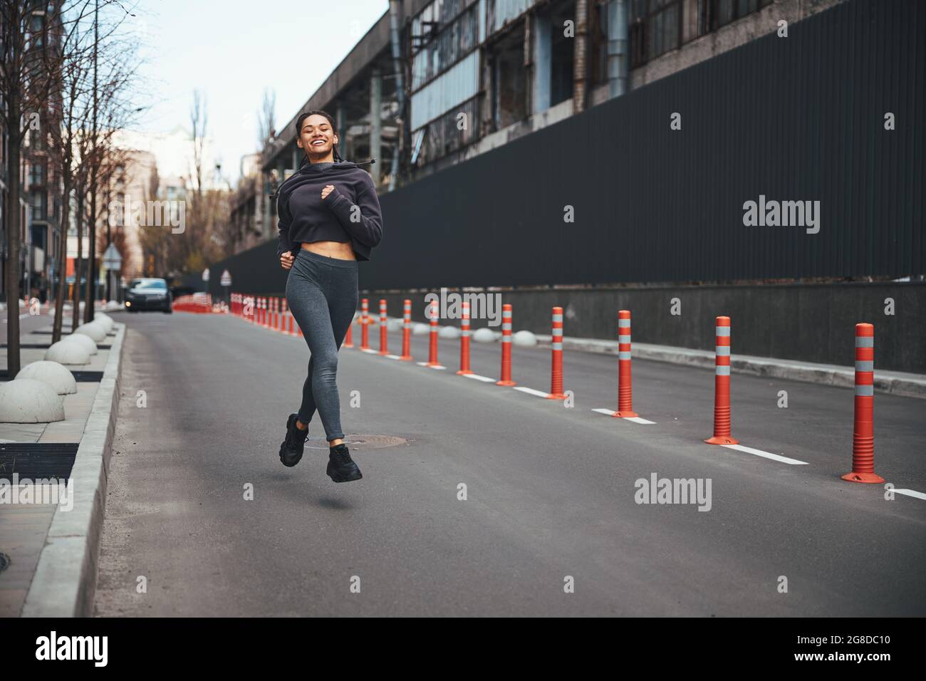 Lady jogging hi-res stock photography and images - Alamy