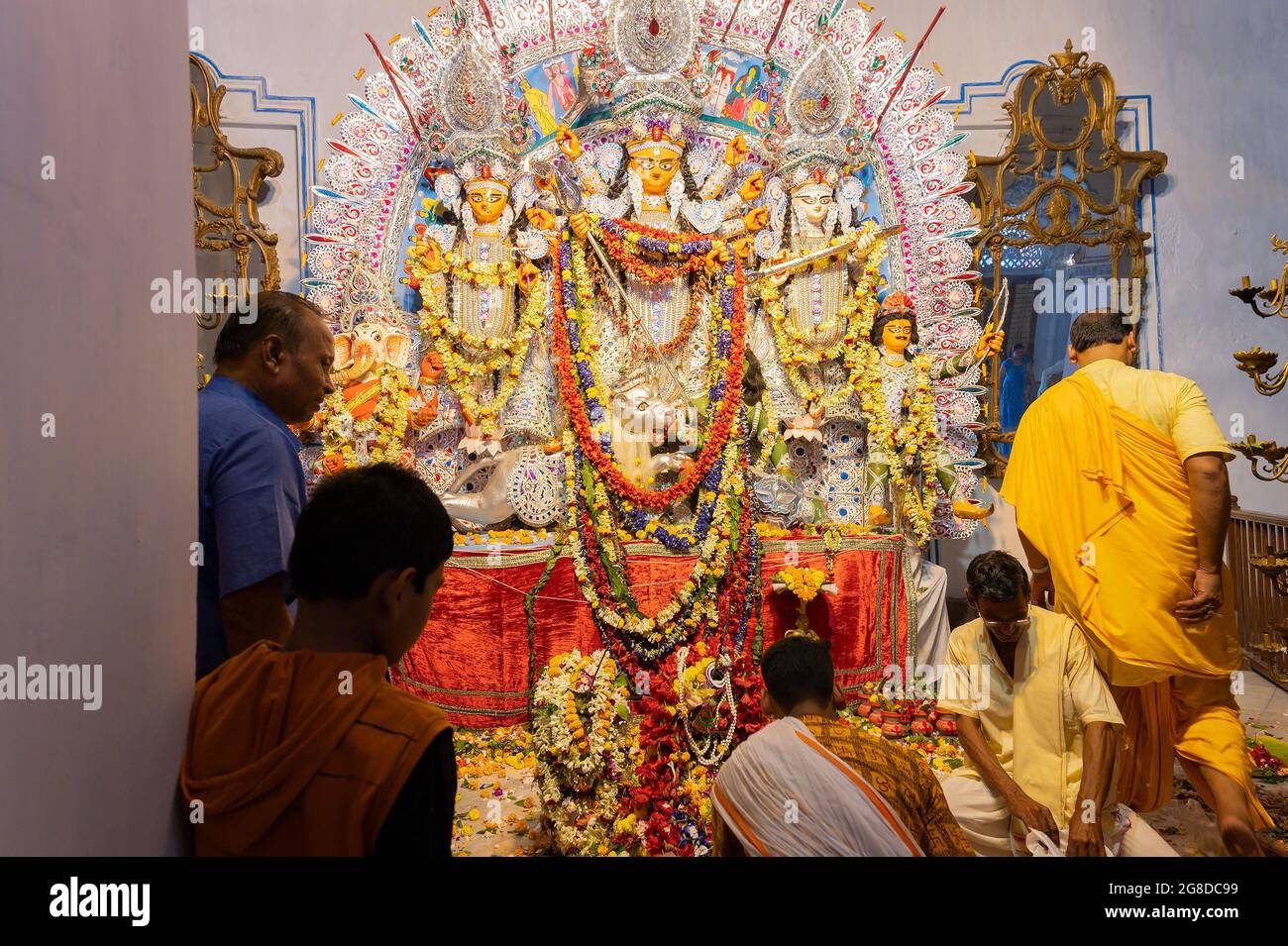 Sanskrit shlokas hi-res stock photography and images - Alamy