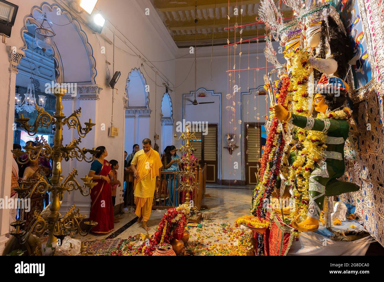 Rajbari puja hi-res stock photography and images - Alamy