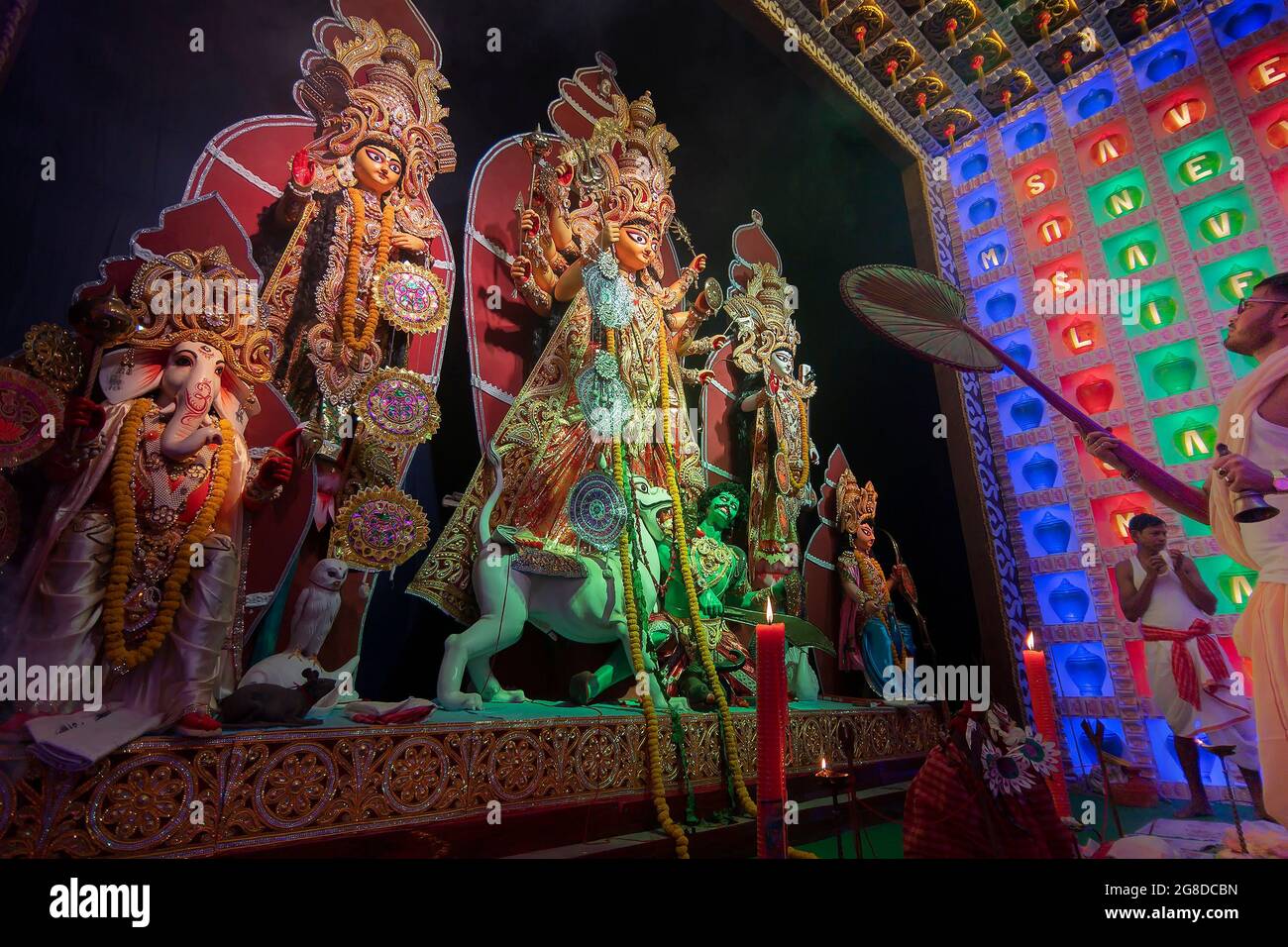 Young purohit hi-res stock photography and images - Alamy