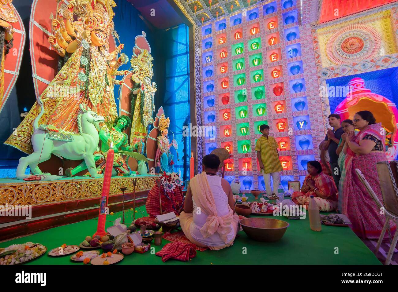 Bengali hindu purohit hi-res stock photography and images - Alamy