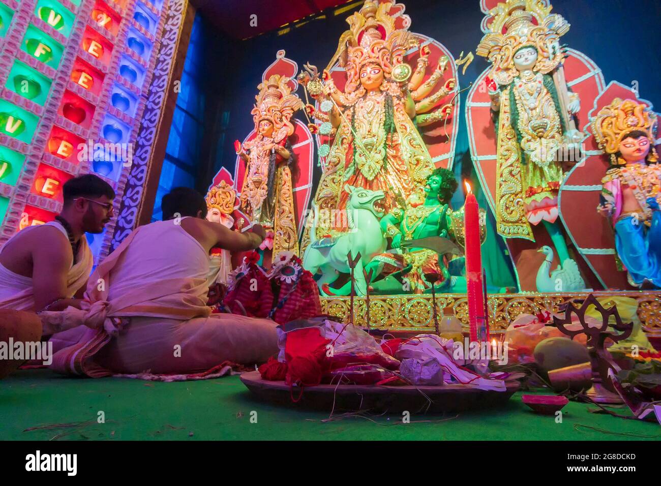 Howrah, West Bengal, India - 5th October 2019 : Hindu Bengali priests ...