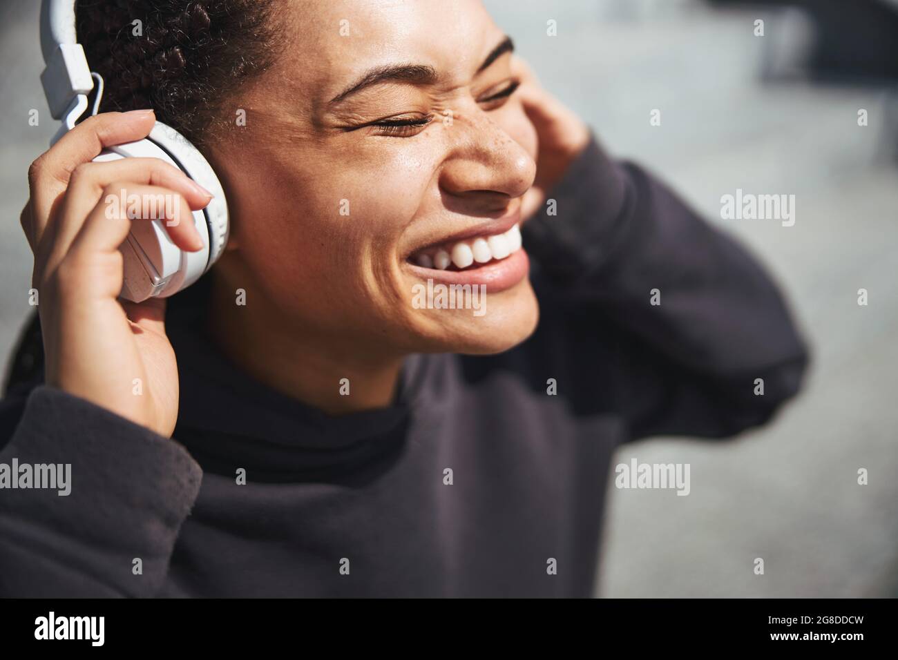 Grooving hi-res stock photography and images - Alamy