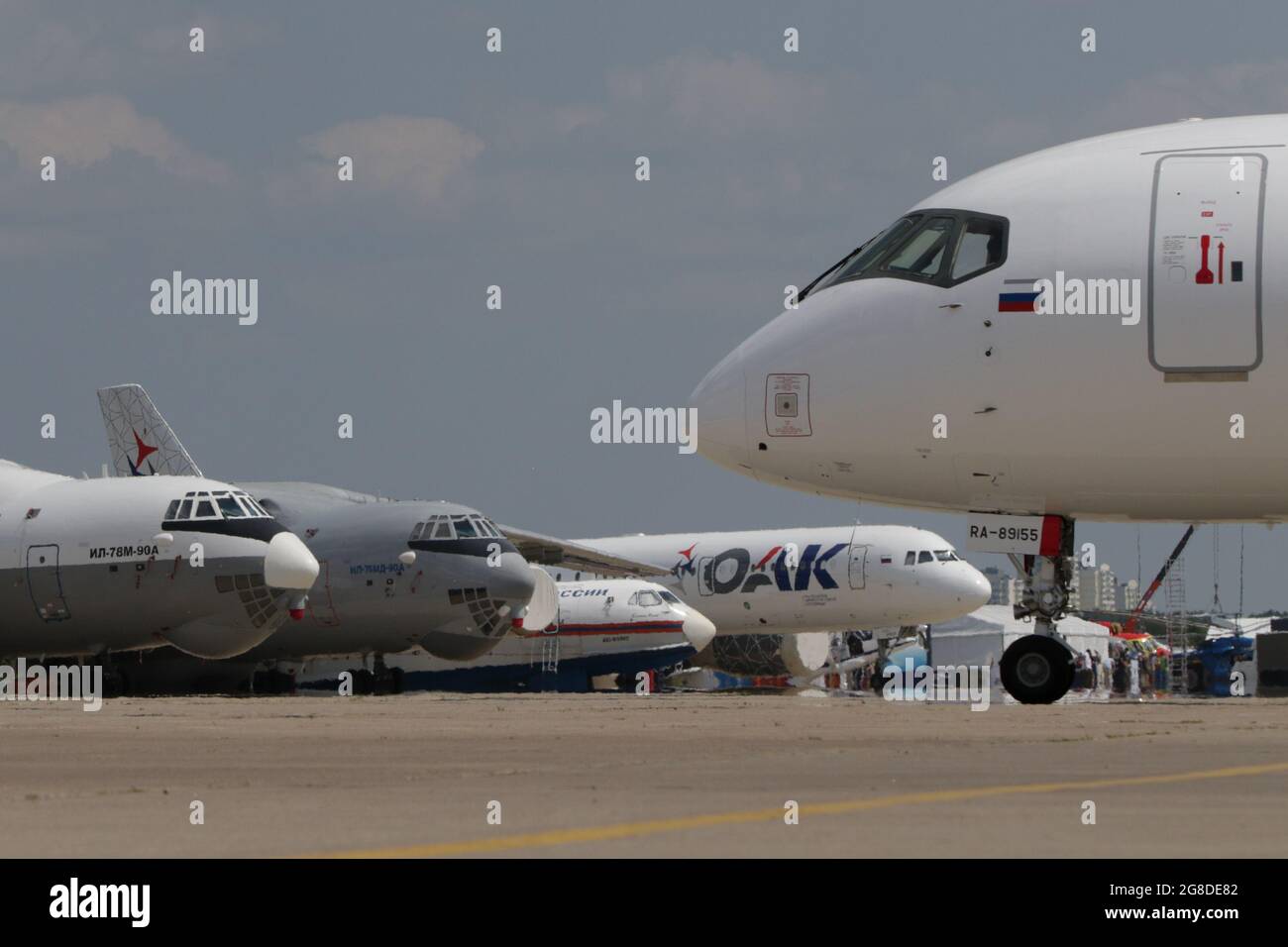 Aircrafts line up hi-res stock photography and images - Alamy