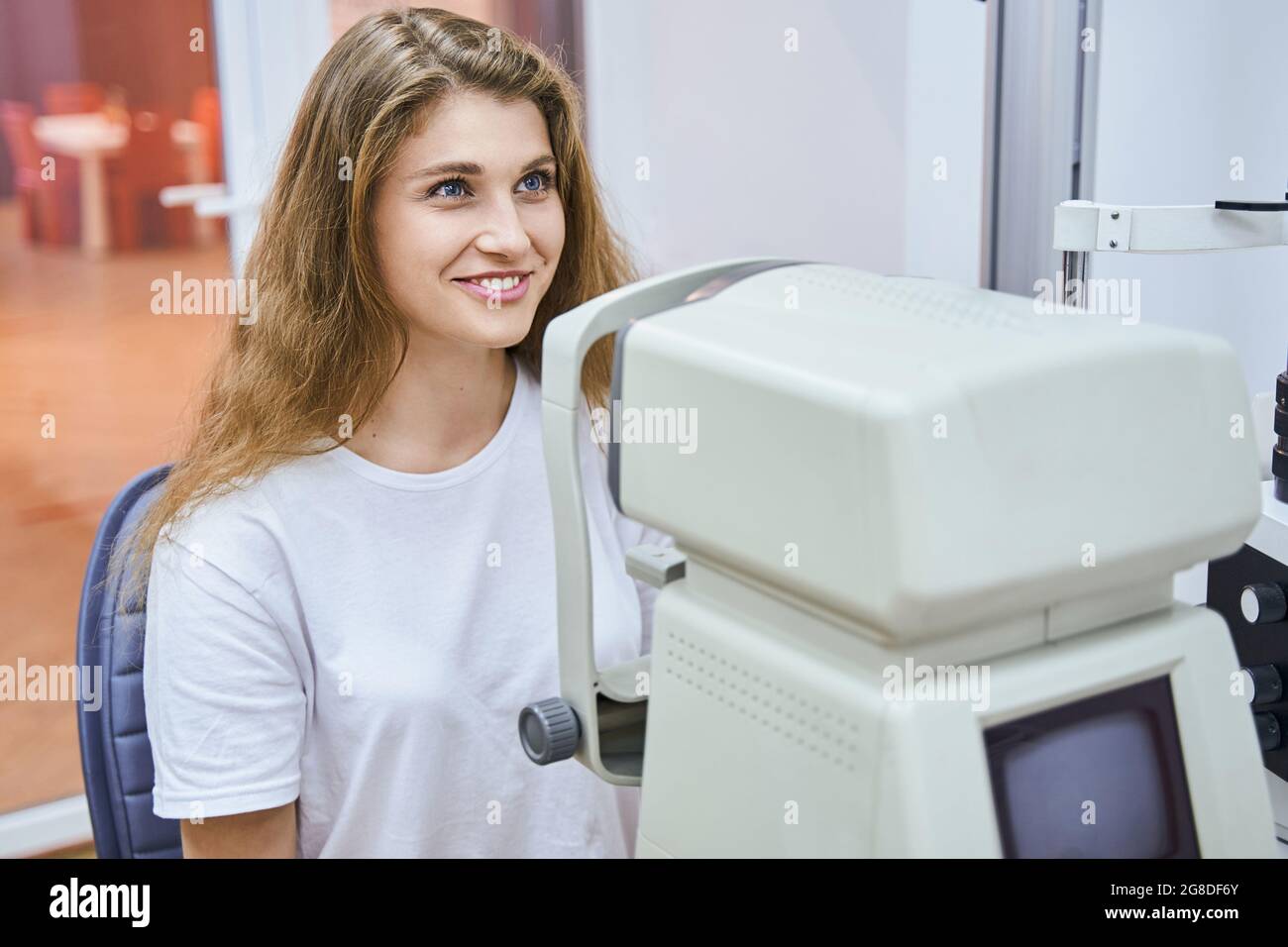Eye test apparatus hi-res stock photography and images - Alamy
