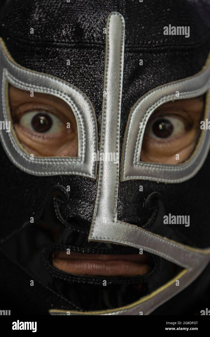 Non Exclusive: MEXICO CITY, MEXICO - JULY 17: Wrestling legend 'El Rayo ...