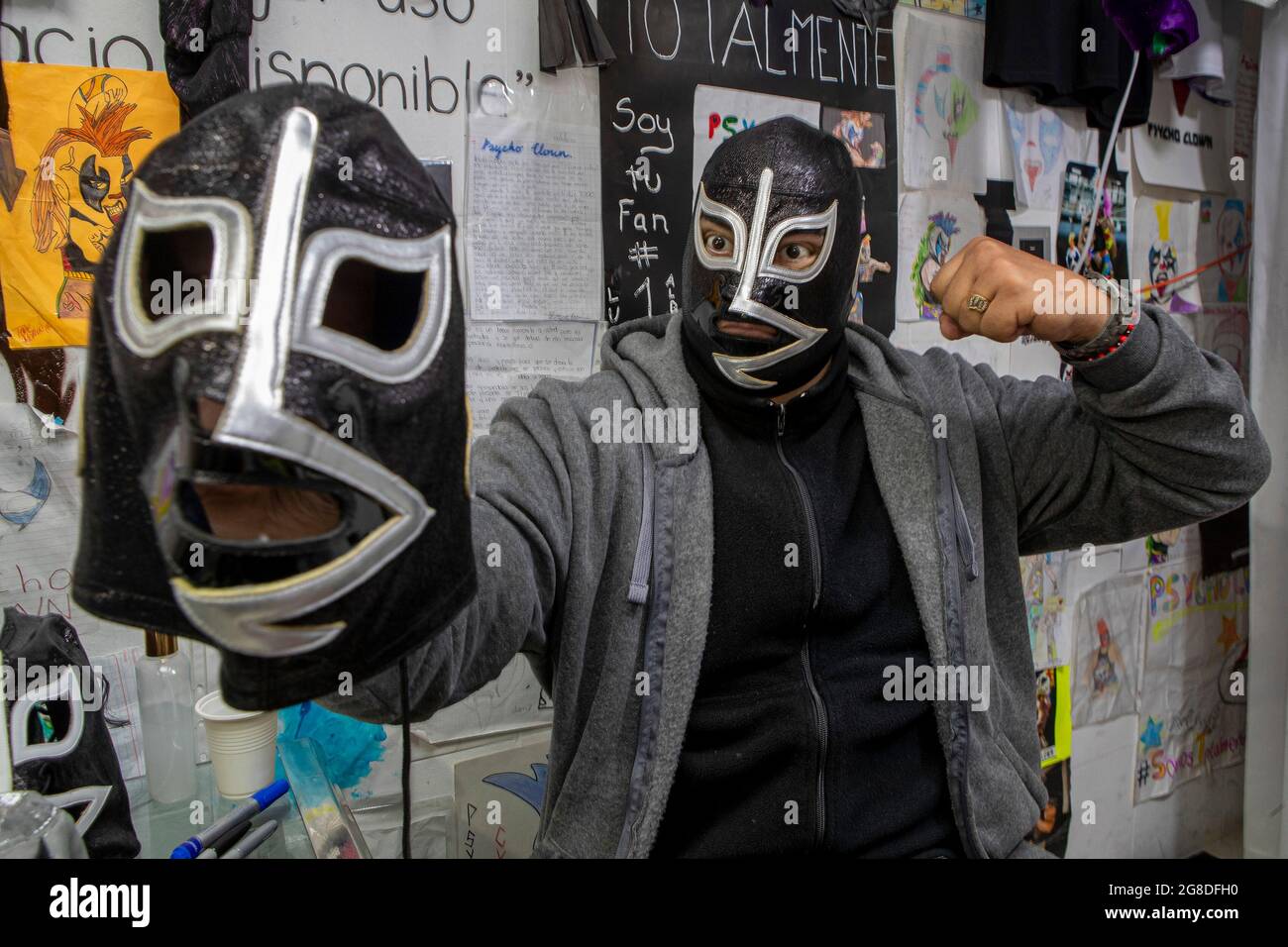 Non Exclusive: MEXICO CITY, MEXICO - JULY 17: Wrestling legend 'El Rayo ...