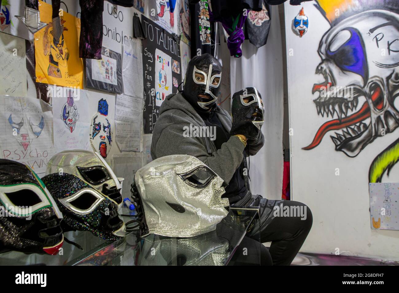 Non Exclusive: MEXICO CITY, MEXICO - JULY 17: Wrestling legend 'El Rayo ...