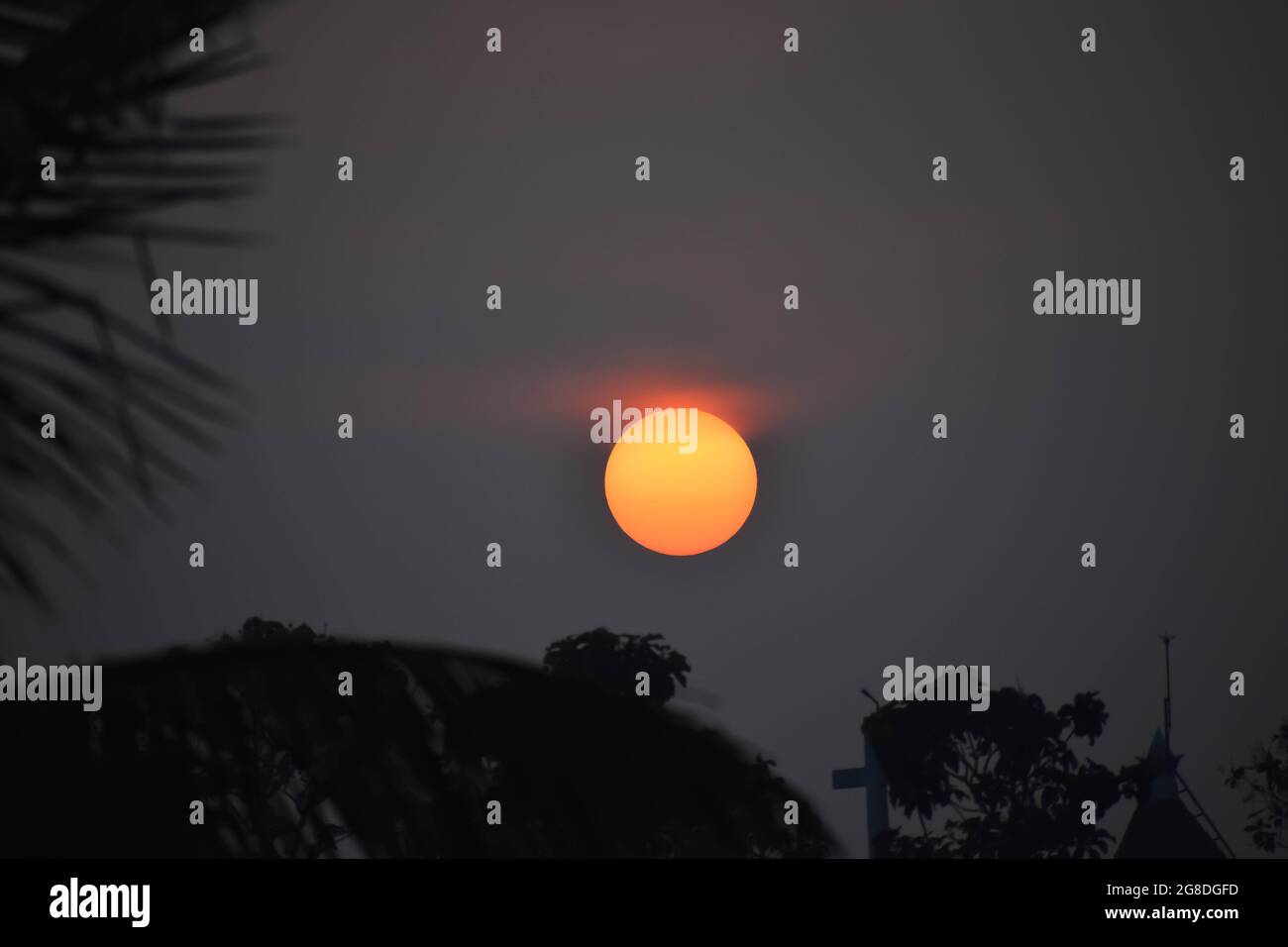 Sunrise, sun at the time of sunrise Stock Photo - Alamy