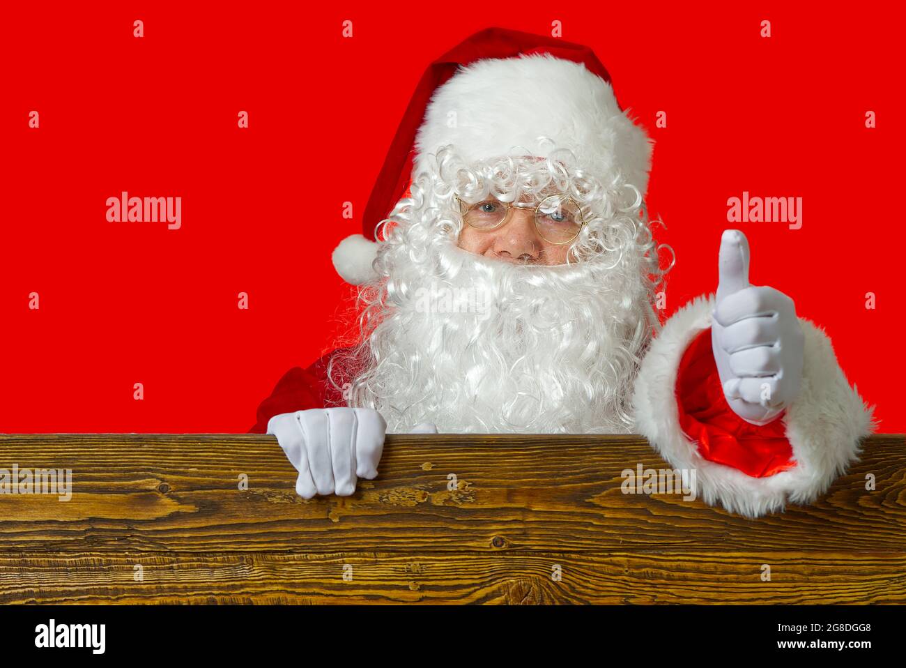 Santa claus peeking out hi-res stock photography and images - Alamy