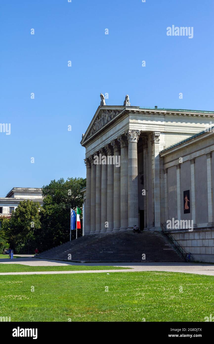 State collections of antiquities museum hi-res stock photography and ...