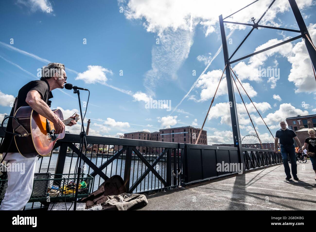 Liverpool heritage sites. A busker at The Pier Head Stock Photo - Alamy