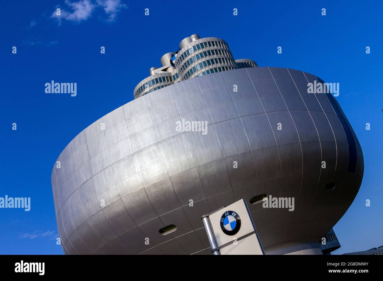 Bmw museum hi-res stock photography and images - Alamy