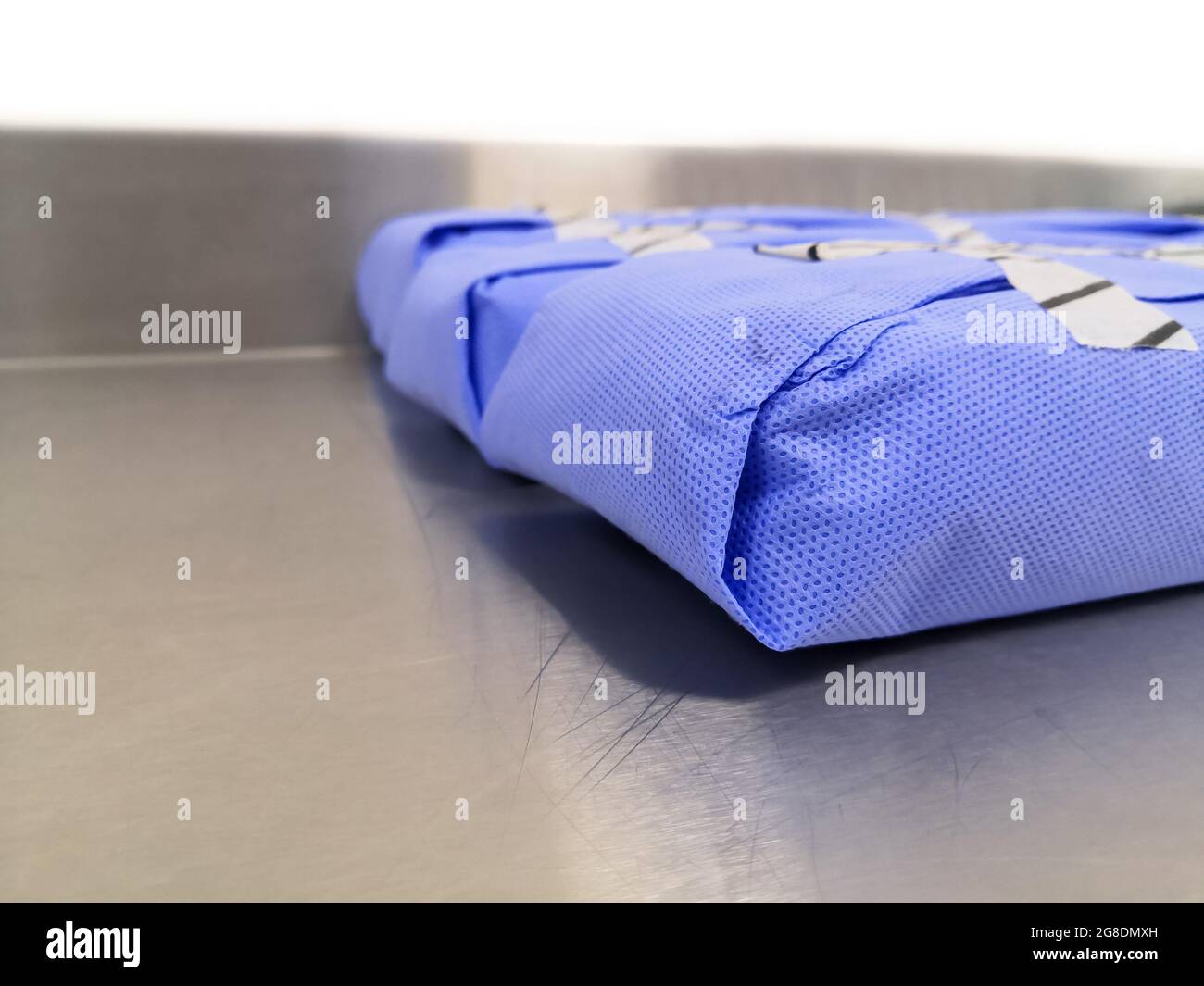 Surgical drape hi-res stock photography and images - Alamy