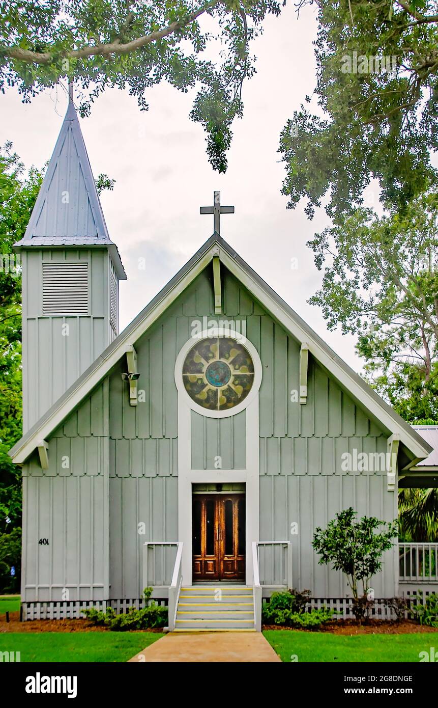 Carpenter gothic style architecture hi-res stock photography and images ...