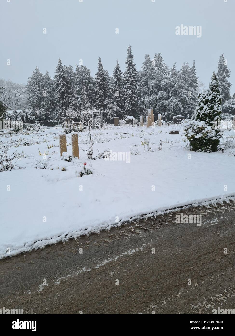 Cemetery ceremony snow hi-res stock photography and images - Alamy