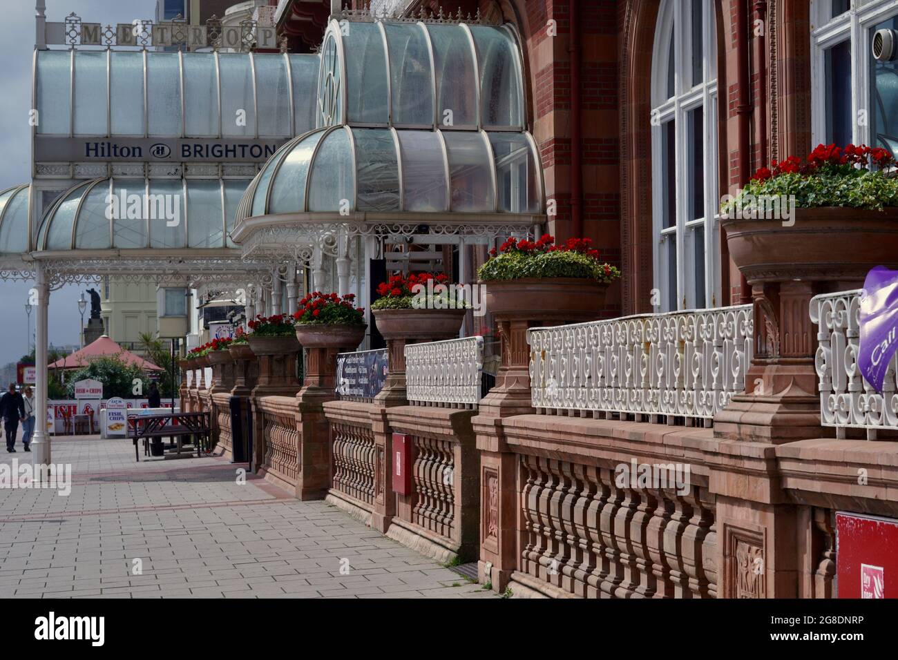 Brighton metropole sea hi-res stock photography and images - Alamy