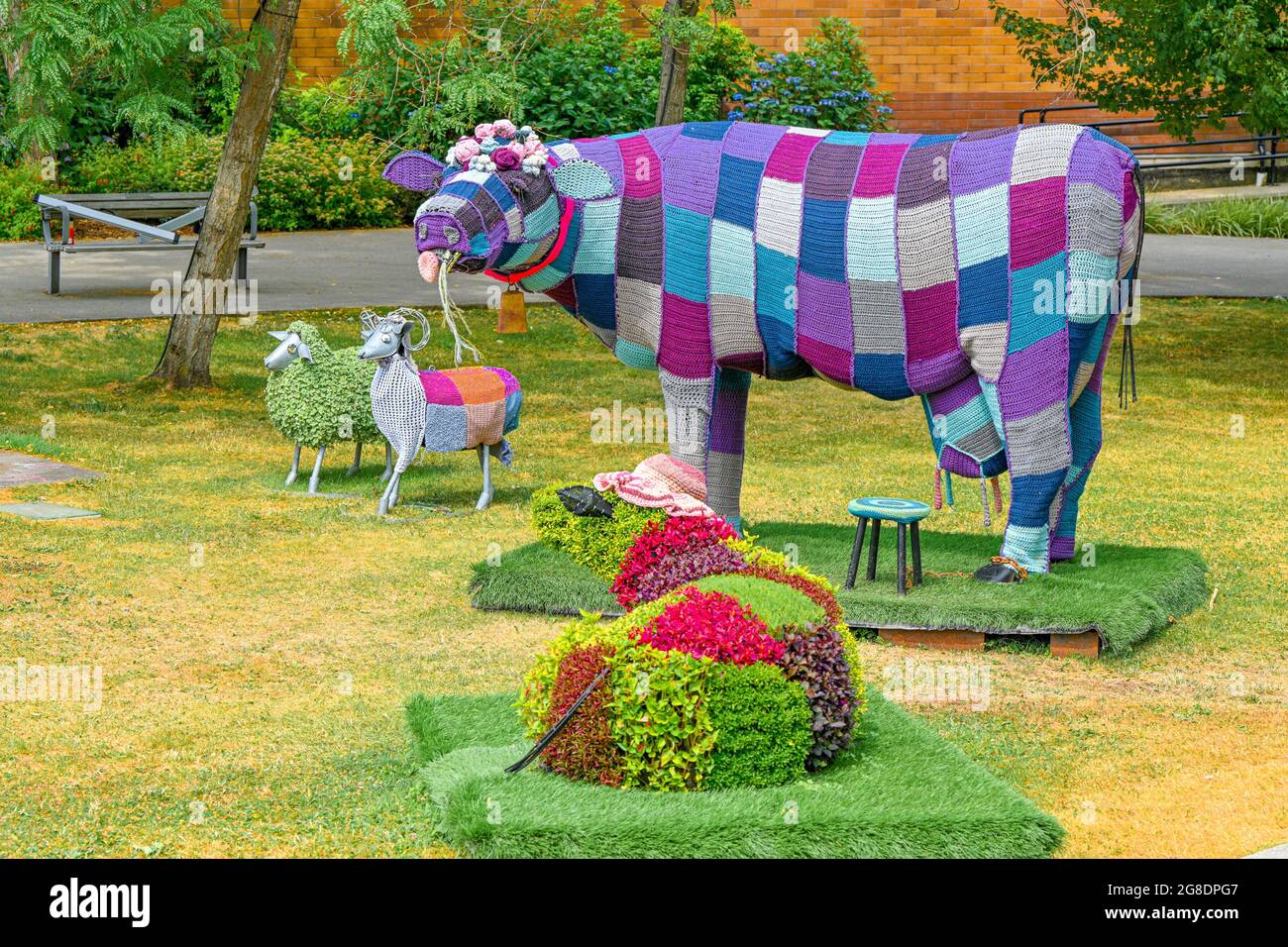 British library sculptures hi-res stock photography and images - Alamy