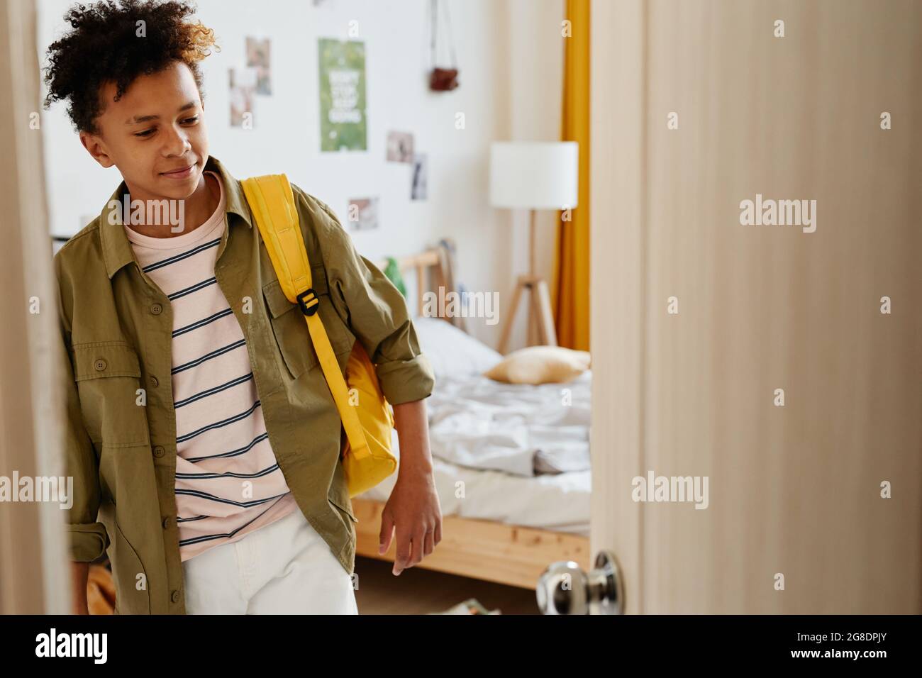 Teenager backpack door hi-res stock photography and images - Alamy