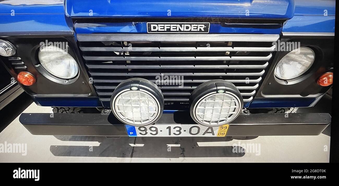 Land Rover Defender 1997 90 Headlights R168 OUS – 1997 Land Rover