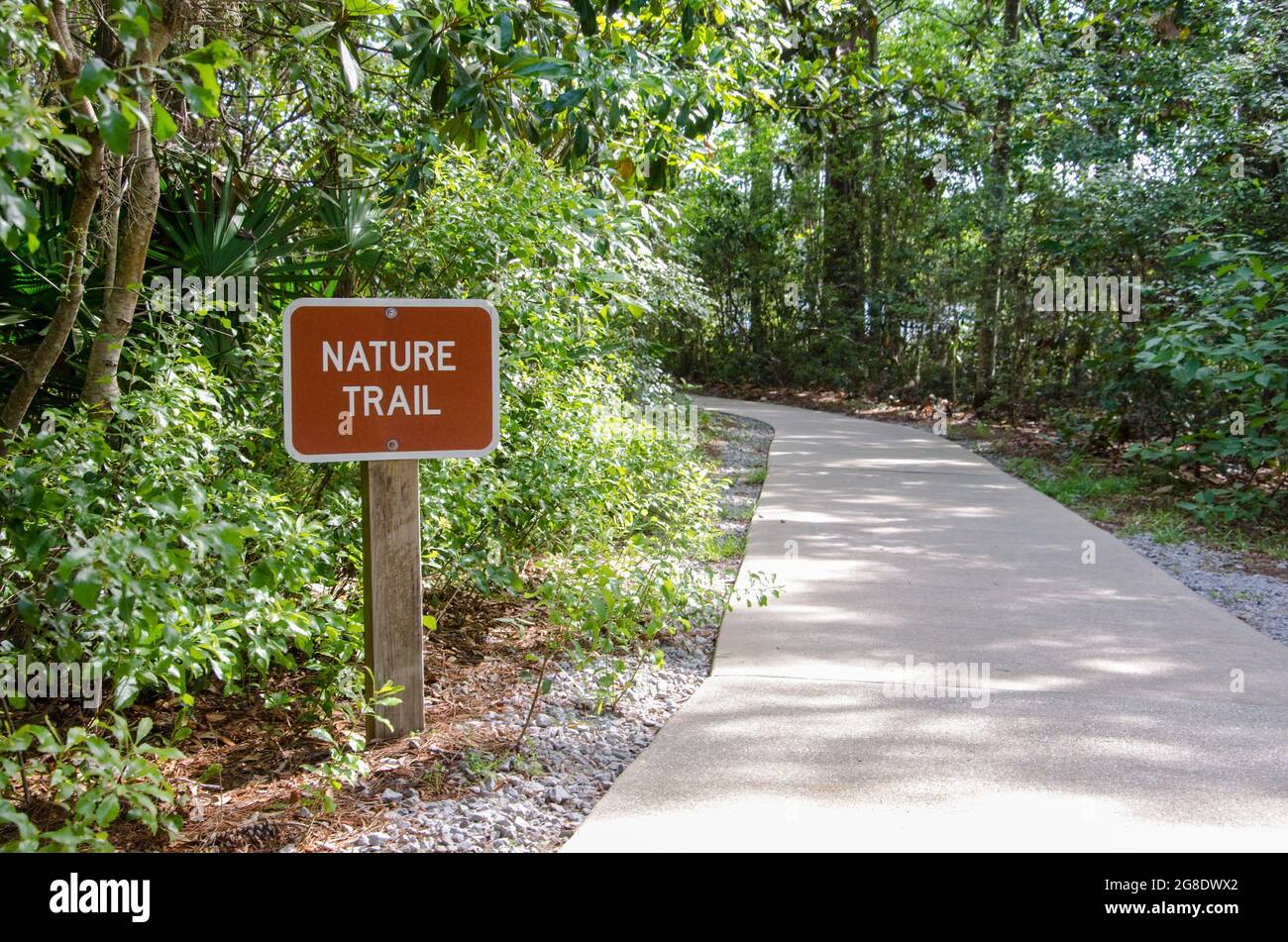 Handicapped accessable trail hi-res stock photography and images - Alamy