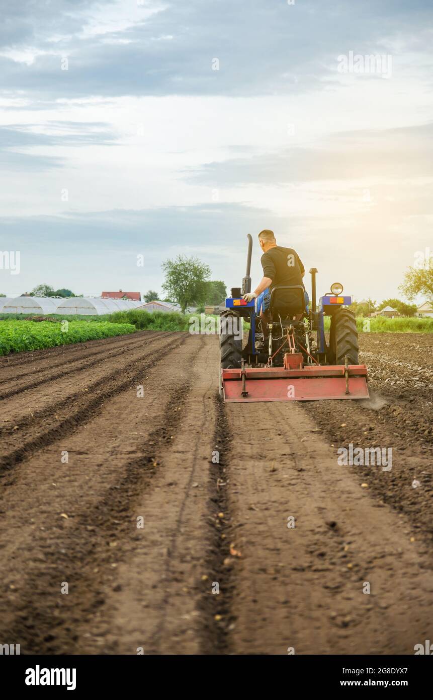 Introduction to the industry hi-res stock photography and images - Alamy