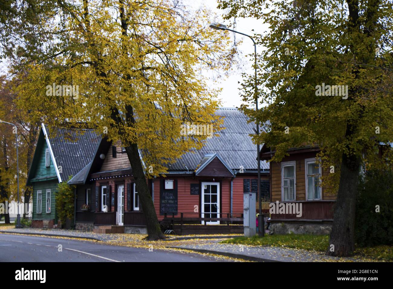 Buildings along the roadside hi-res stock photography and images - Alamy